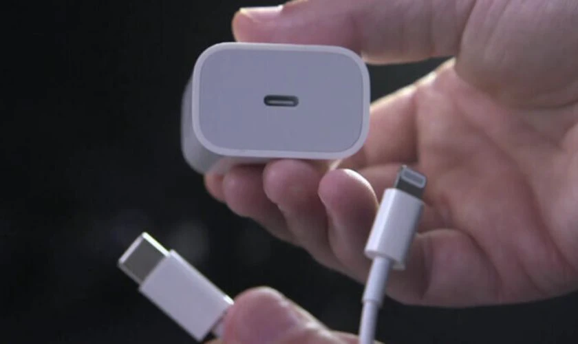 Dung lượng pin iPhone XS bao nhiêu mAh? Dùng lâu không?